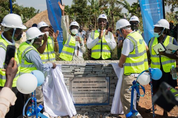 LG commissions solar powered borehole in Owerri community, pioneering ...